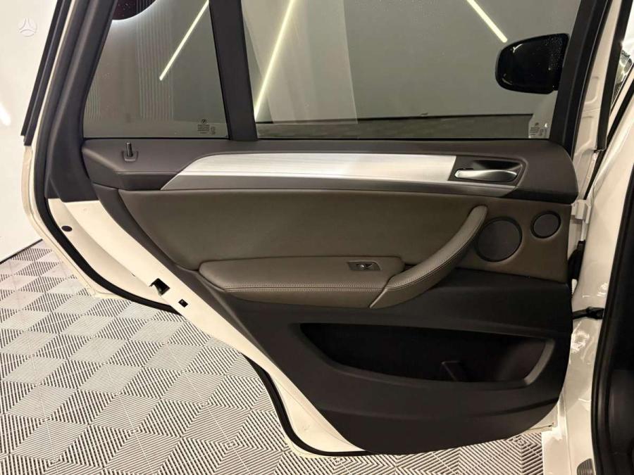 Balts BMW X5 2011 Marijampole, ar dzinēja tilpumu 2.99 L un nobraukumu 218 tūkst. km par 12950 €, foto 25 vietnē AUTOMOTO.COM.LV