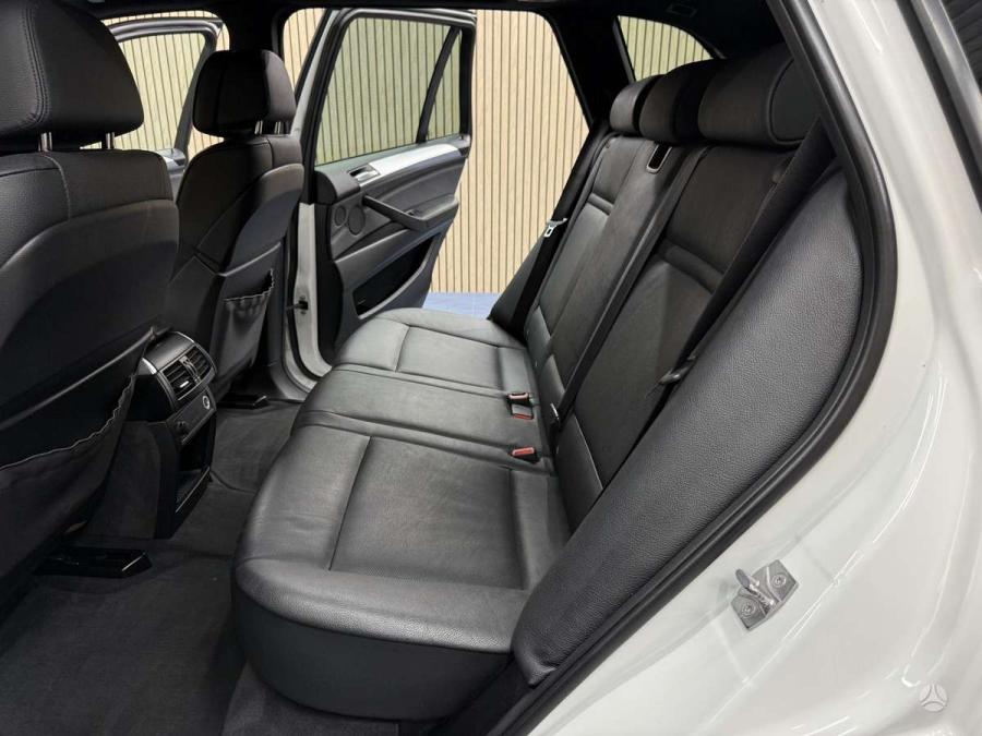 Balts BMW X5 2011 Marijampole, ar dzinēja tilpumu 2.99 L un nobraukumu 235 tūkst. km par 12500 €, foto 28 vietnē AUTOMOTO.COM.LV