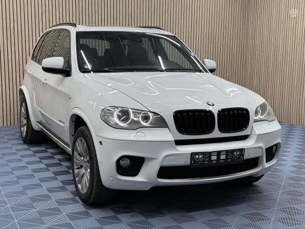 Balts BMW X5 2011 Marijampole, ar dzinēja tilpumu 2.99 L un nobraukumu 235 tūkst. km par 12500 €, foto 1 vietnē AUTOMOTO.COM.LV