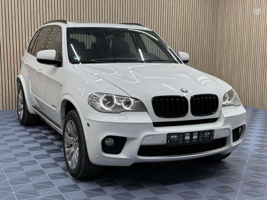 Balts BMW X5 2011 Marijampole, ar dzinēja tilpumu 2.99 L un nobraukumu 235 tūkst. km par 12500 €, foto 1 vietnē AUTOMOTO.COM.LV