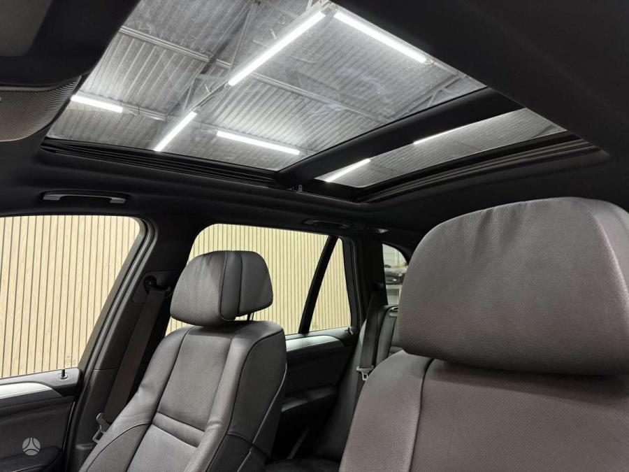 Balts BMW X5 2011 Marijampole, ar dzinēja tilpumu 2.99 L un nobraukumu 235 tūkst. km par 12500 €, foto 4 vietnē AUTOMOTO.COM.LV