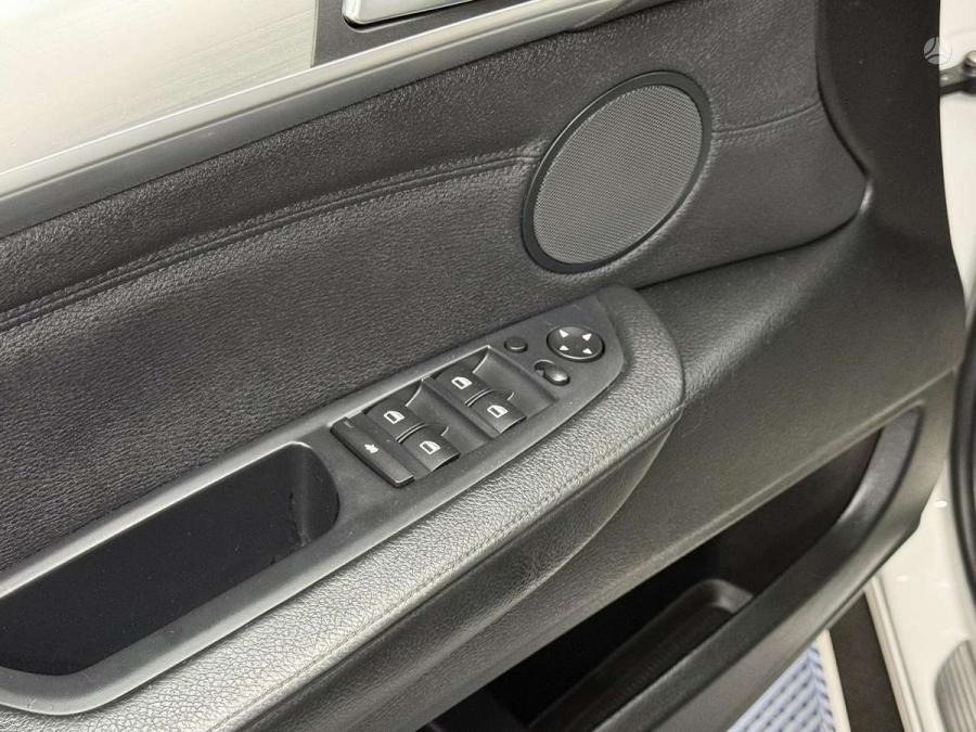 Balts BMW X5 2011 Marijampole, ar dzinēja tilpumu 2.99 L un nobraukumu 235 tūkst. km par 12500 €, foto 40 vietnē AUTOMOTO.COM.LV