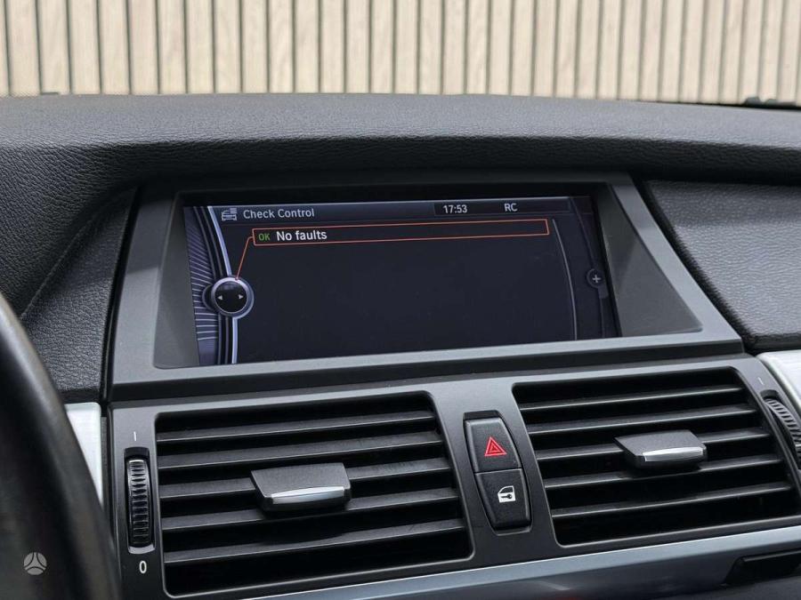 Balts BMW X5 2011 Marijampole, ar dzinēja tilpumu 2.99 L un nobraukumu 235 tūkst. km par 12500 €, foto 52 vietnē AUTOMOTO.COM.LV