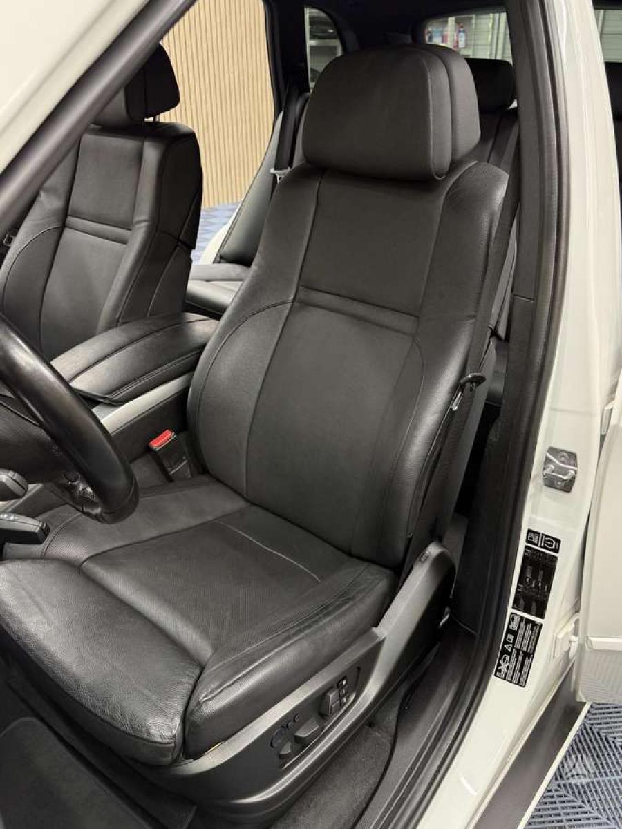 Balts BMW X5 2011 Marijampole, ar dzinēja tilpumu 2.99 L un nobraukumu 235 tūkst. km par 12500 €, foto 29 vietnē AUTOMOTO.COM.LV