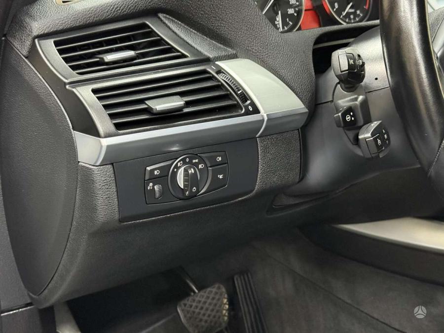 Balts BMW X5 2011 Marijampole, ar dzinēja tilpumu 2.99 L un nobraukumu 235 tūkst. km par 12500 €, foto 41 vietnē AUTOMOTO.COM.LV