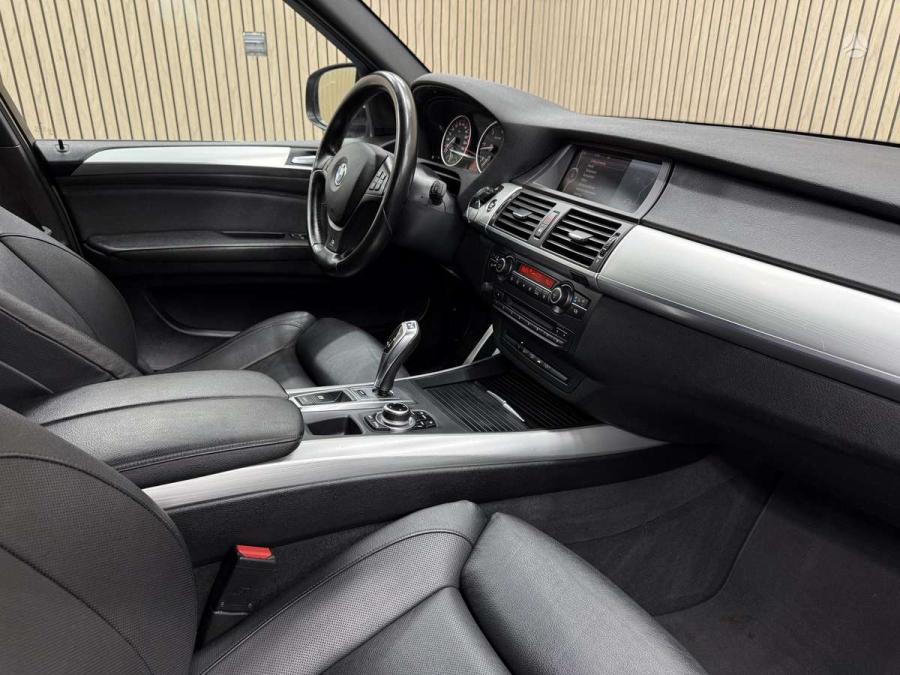 Balts BMW X5 2011 Marijampole, ar dzinēja tilpumu 2.99 L un nobraukumu 235 tūkst. km par 12500 €, foto 59 vietnē AUTOMOTO.COM.LV