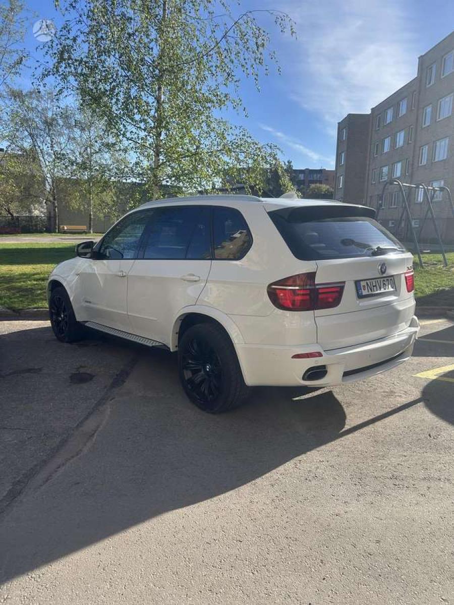 Balts BMW X5 2011 Šauļi, ar dzinēja tilpumu 4.40 L un nobraukumu 204 tūkst. km par 8000 €, foto 1 vietnē AUTOMOTO.COM.LV