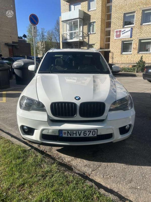 White BMW X5 2011 in Siauliai, with an engine capacity of 4.40 L and mileage of 204 thousand km for 8000 €, photo 2 on AUTOMOTO.COM.LV