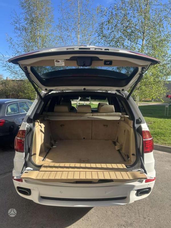White BMW X5 2011 in Siauliai, with an engine capacity of 4.40 L and mileage of 204 thousand km for 8000 €, photo 7 on AUTOMOTO.COM.LV