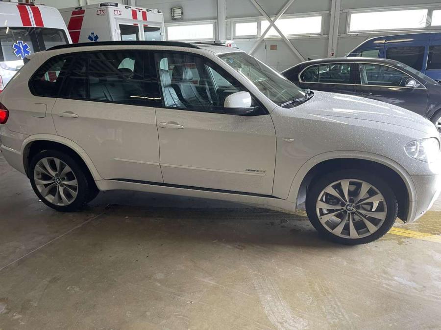 Balts BMW X5 2011 Kauņa, ar dzinēja tilpumu 2.99 L un nobraukumu 232 tūkst. km par 10999 €, foto 4 vietnē AUTOMOTO.COM.LV