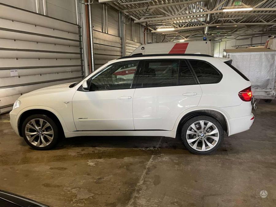 Balts BMW X5 2011 Kauņa, ar dzinēja tilpumu 2.99 L un nobraukumu 232 tūkst. km par 10999 €, foto 6 vietnē AUTOMOTO.COM.LV