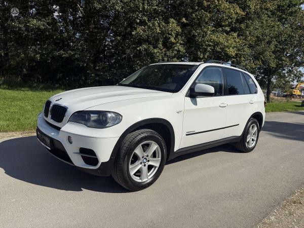 White BMW X5 2011 in Siauliai, with an engine capacity of 2.99 L and mileage of 260 thousand km for 7700 €, photo 1 on AUTOMOTO.COM.LV
