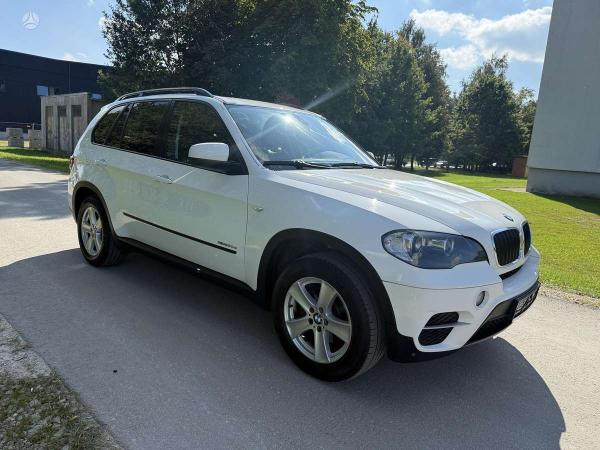 White BMW X5 2011 in Siauliai, with an engine capacity of 2.99 L and mileage of 260 thousand km for 7700 €, photo 3 on AUTOMOTO.COM.LV