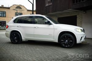 White BMW X5 2011 in Valmiera, with an engine capacity of 3.00 L and mileage of 350 thousand km for 12500 €, photo  on AUTOMOTO.COM.LV