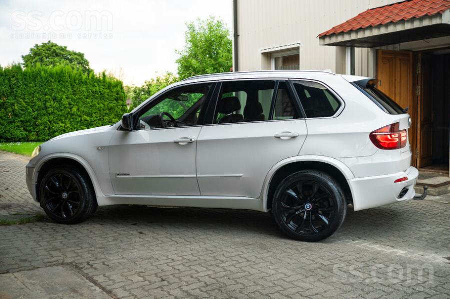 White BMW X5 2011 in Valmiera, with an engine capacity of 3.00 L and mileage of 350 thousand km for 12500 €, photo 3 on AUTOMOTO.COM.LV