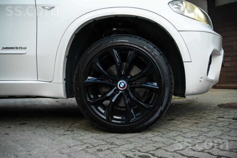 White BMW X5 2011 in Valmiera, with an engine capacity of 3.00 L and mileage of 350 thousand km for 12500 €, photo 8 on AUTOMOTO.COM.LV