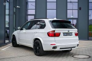 White BMW X5 2011 in Kaunas, with an engine capacity of 2.99 L and mileage of 336 thousand km for 12450 €, photo 10 on AUTOMOTO.COM.LV