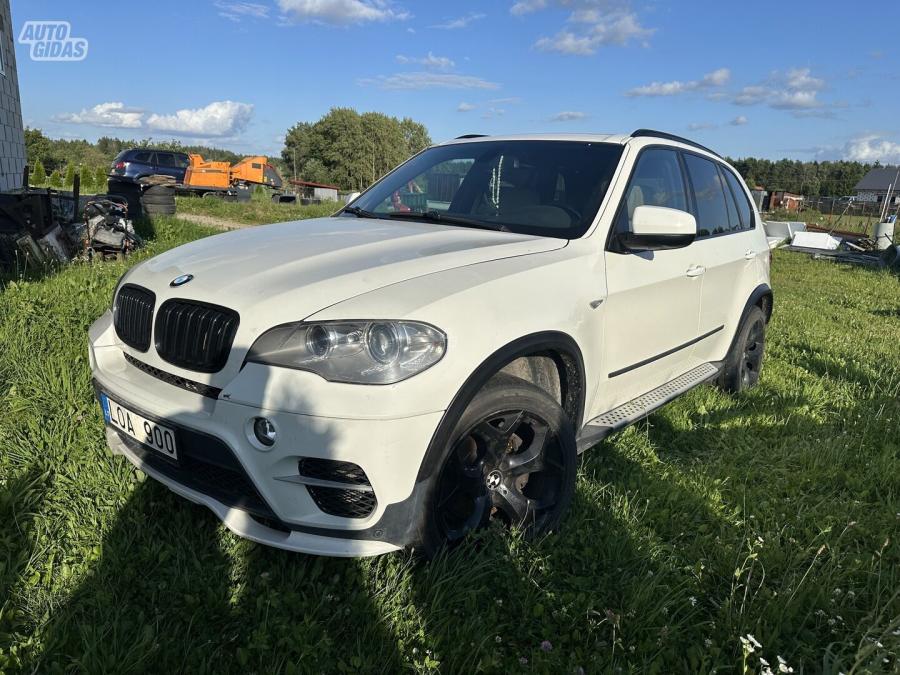 White BMW X5 2011 in Vilnius, with an engine capacity of 4.80 L and mileage of 220 thousand km for 5500 €, photo 1 on AUTOMOTO.COM.LV