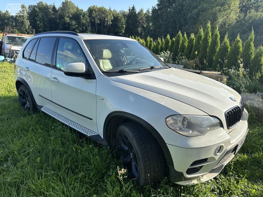 White BMW X5 2011 in Vilnius, with an engine capacity of 4.80 L and mileage of 220 thousand km for 5500 €, photo 5 on AUTOMOTO.COM.LV