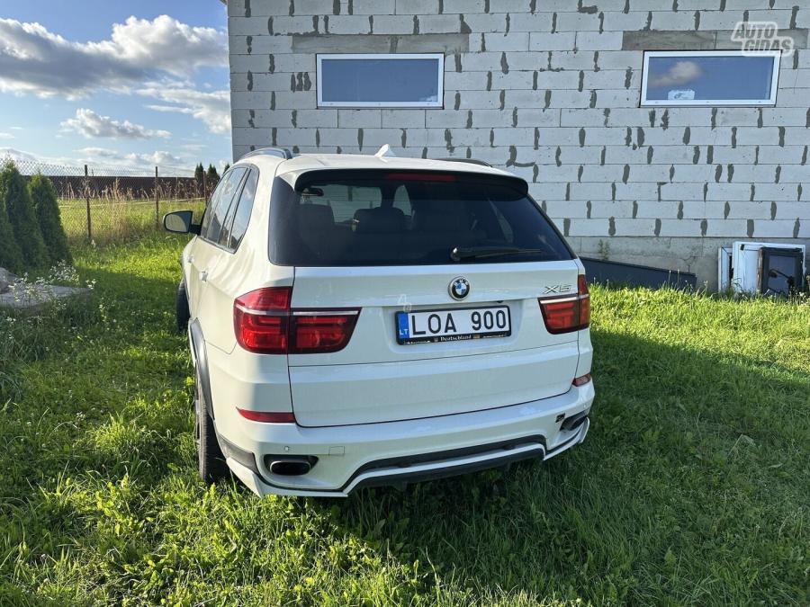 White BMW X5 2011 in Vilnius, with an engine capacity of 4.80 L and mileage of 220 thousand km for 5500 €, photo 8 on AUTOMOTO.COM.LV