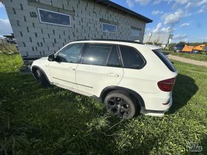 White BMW X5 2011 in Vilnius, with an engine capacity of 4.80 L and mileage of 220 thousand km for 5500 €, photo 11 on AUTOMOTO.COM.LV