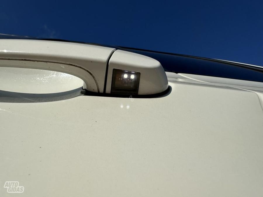 White BMW X5 2011 in Vilnius, with an engine capacity of 4.80 L and mileage of 220 thousand km for 5500 €, photo 13 on AUTOMOTO.COM.LV