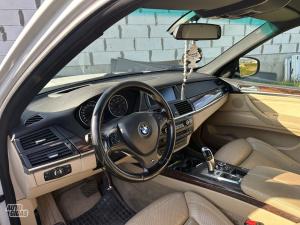 White BMW X5 2011 in Vilnius, with an engine capacity of 4.80 L and mileage of 220 thousand km for 5500 €, photo 14 on AUTOMOTO.COM.LV