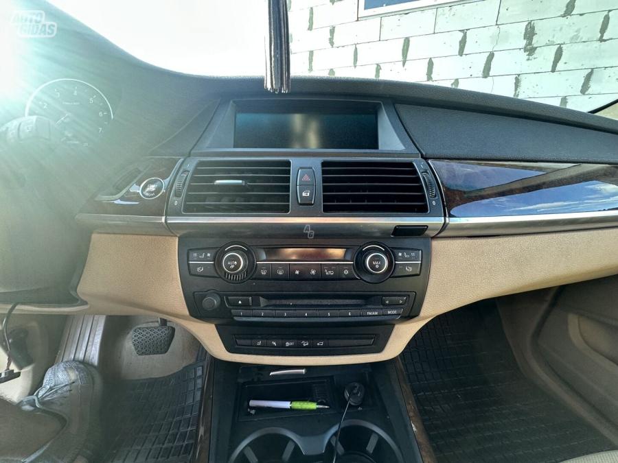 White BMW X5 2011 in Vilnius, with an engine capacity of 4.80 L and mileage of 220 thousand km for 5500 €, photo 16 on AUTOMOTO.COM.LV