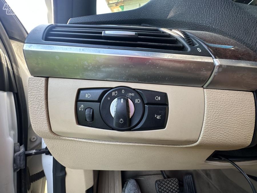 White BMW X5 2011 in Vilnius, with an engine capacity of 4.80 L and mileage of 220 thousand km for 5500 €, photo 17 on AUTOMOTO.COM.LV