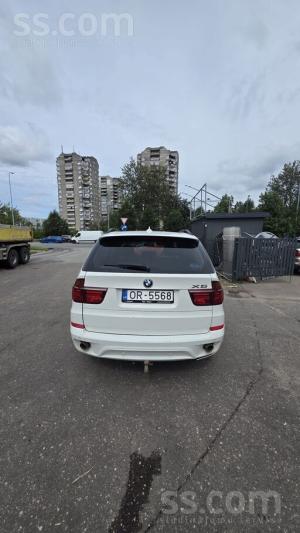 White BMW X5 2011 in Riga, with an engine capacity of 3.00 L and mileage of 343 thousand km for 8990 €, photo 8 on AUTOMOTO.COM.LV