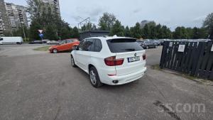 White BMW X5 2011 in Riga, with an engine capacity of 3.00 L and mileage of 343 thousand km for 8990 €, photo 9 on AUTOMOTO.COM.LV