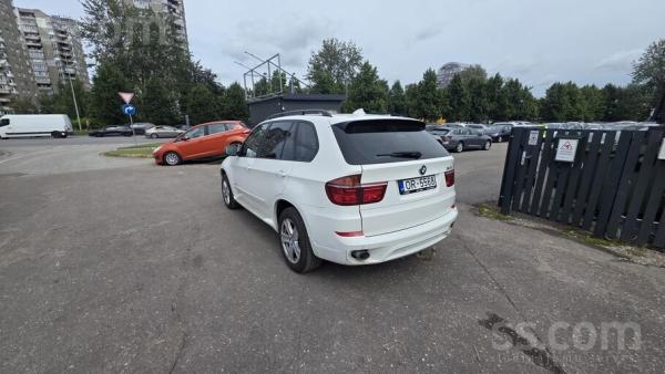 White BMW X5 2011 in Riga, with an engine capacity of 3.00 L and mileage of 343 thousand km for 8990 €, photo 9 on AUTOMOTO.COM.LV