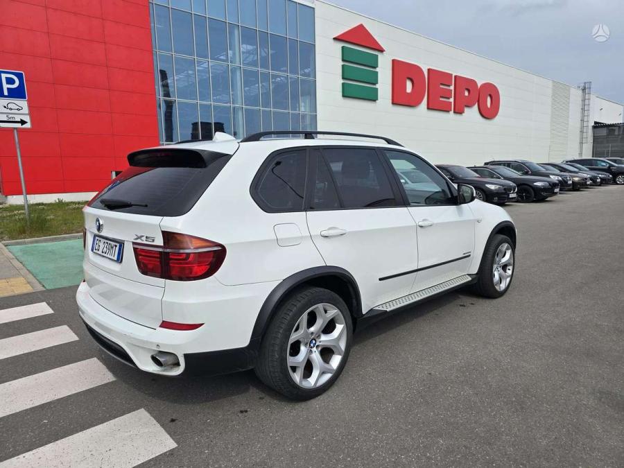 White BMW X5 2011 in Kaunas, with an engine capacity of 2.99 L and mileage of 290 thousand km for 8999 €, photo 5 on AUTOMOTO.COM.LV