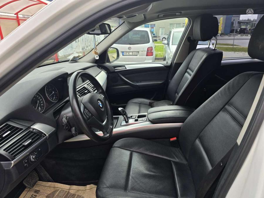 White BMW X5 2011 in Kaunas, with an engine capacity of 2.99 L and mileage of 290 thousand km for 8999 €, photo 11 on AUTOMOTO.COM.LV