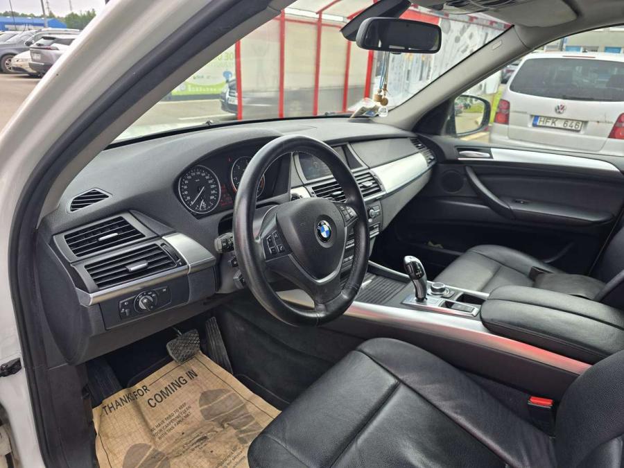 White BMW X5 2011 in Kaunas, with an engine capacity of 2.99 L and mileage of 290 thousand km for 8999 €, photo 12 on AUTOMOTO.COM.LV