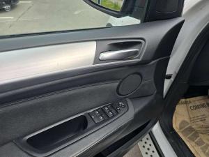 White BMW X5 2011 in Kaunas, with an engine capacity of 2.99 L and mileage of 290 thousand km for 8999 €, photo 13 on AUTOMOTO.COM.LV