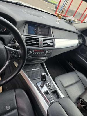 White BMW X5 2011 in Kaunas, with an engine capacity of 2.99 L and mileage of 290 thousand km for 8999 €, photo 14 on AUTOMOTO.COM.LV