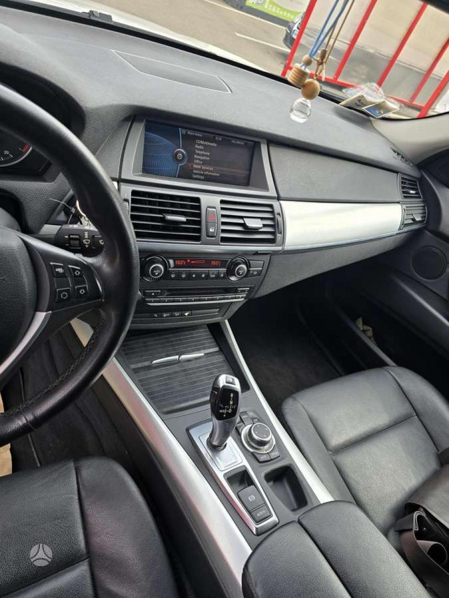 White BMW X5 2011 in Kaunas, with an engine capacity of 2.99 L and mileage of 290 thousand km for 8999 €, photo 14 on AUTOMOTO.COM.LV