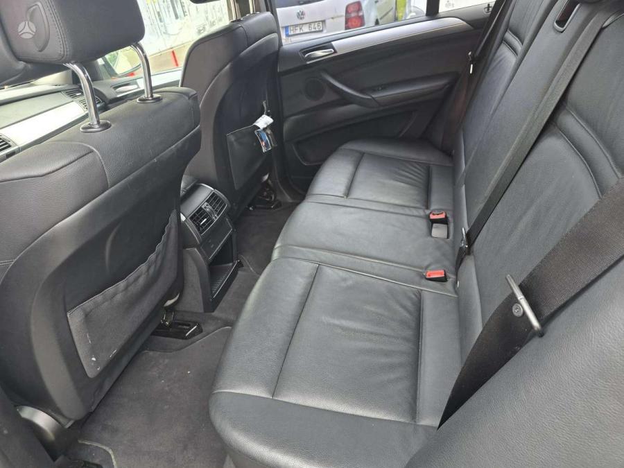 White BMW X5 2011 in Kaunas, with an engine capacity of 2.99 L and mileage of 290 thousand km for 8999 €, photo 15 on AUTOMOTO.COM.LV