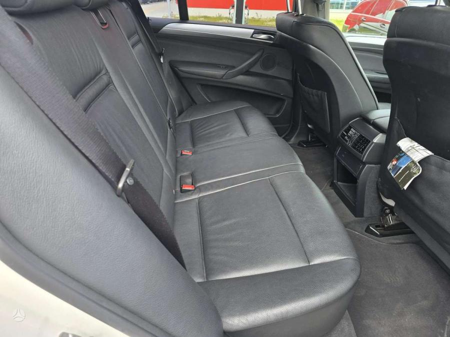 White BMW X5 2011 in Kaunas, with an engine capacity of 2.99 L and mileage of 290 thousand km for 8999 €, photo 16 on AUTOMOTO.COM.LV