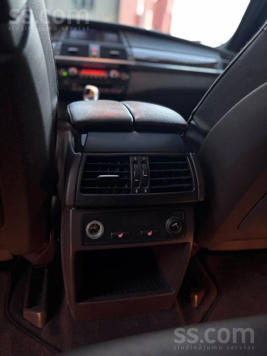 White BMW X5 2011 in Daugavpils, with an engine capacity of 3.00 L and mileage of 324 thousand km for 8900 €, photo 16 on AUTOMOTO.COM.LV
