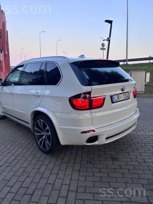White BMW X5 2011 in Daugavpils, with an engine capacity of 3.00 L and mileage of 324 thousand km for 8900 €, photo 3 on AUTOMOTO.COM.LV