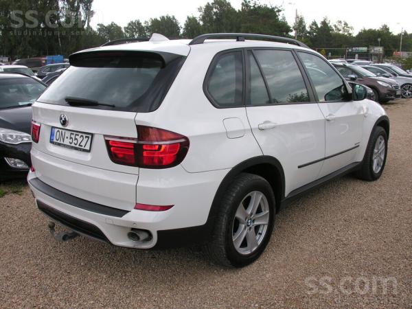 BMW X5 2011 Rīga vietnē Balts BMW X5 2011 Rīga, ar dzinēja tilpumu 3.00 L un nobraukumu 222 tūkst. km par 10950 €, foto 4 vietnē AUTOMOTO.COM.LV