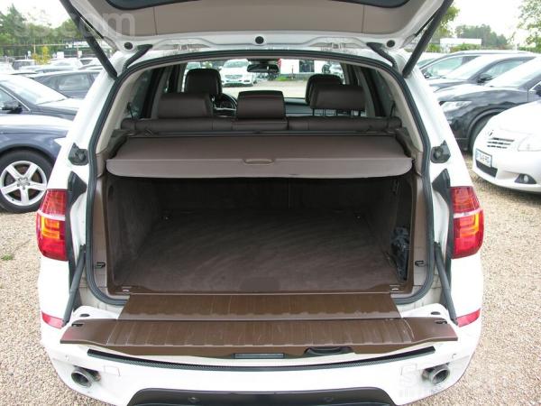 BMW X5 2011 Rīga vietnē Balts BMW X5 2011 Rīga, ar dzinēja tilpumu 3.00 L un nobraukumu 222 tūkst. km par 10950 €, foto 6 vietnē AUTOMOTO.COM.LV