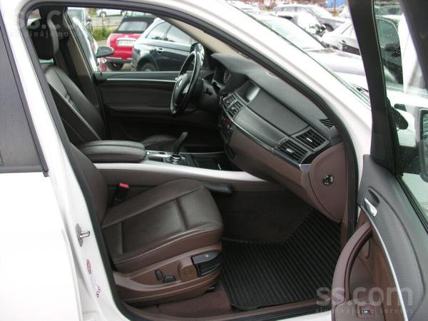 BMW X5 2011 Rīga vietnē Balts BMW X5 2011 Rīga, ar dzinēja tilpumu 3.00 L un nobraukumu 222 tūkst. km par 10950 €, foto 8 vietnē AUTOMOTO.COM.LV
