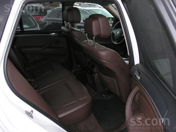BMW X5 2011 Rīga vietnē Balts BMW X5 2011 Rīga, ar dzinēja tilpumu 3.00 L un nobraukumu 222 tūkst. km par 10950 €, foto 9 vietnē AUTOMOTO.COM.LV