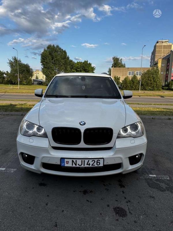 BMW X5 2011 in Kaunas on AUTOMOTO.COM.LV White BMW X5 2011 in Kaunas, with an engine capacity of 2.99 L and mileage of 289 thousand km for 10800 €, photo 3 on AUTOMOTO.COM.LV