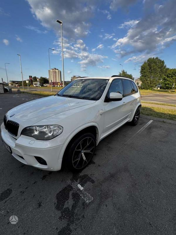 BMW X5 2011 in Kaunas on AUTOMOTO.COM.LV White BMW X5 2011 in Kaunas, with an engine capacity of 2.99 L and mileage of 289 thousand km for 10800 €, photo 4 on AUTOMOTO.COM.LV