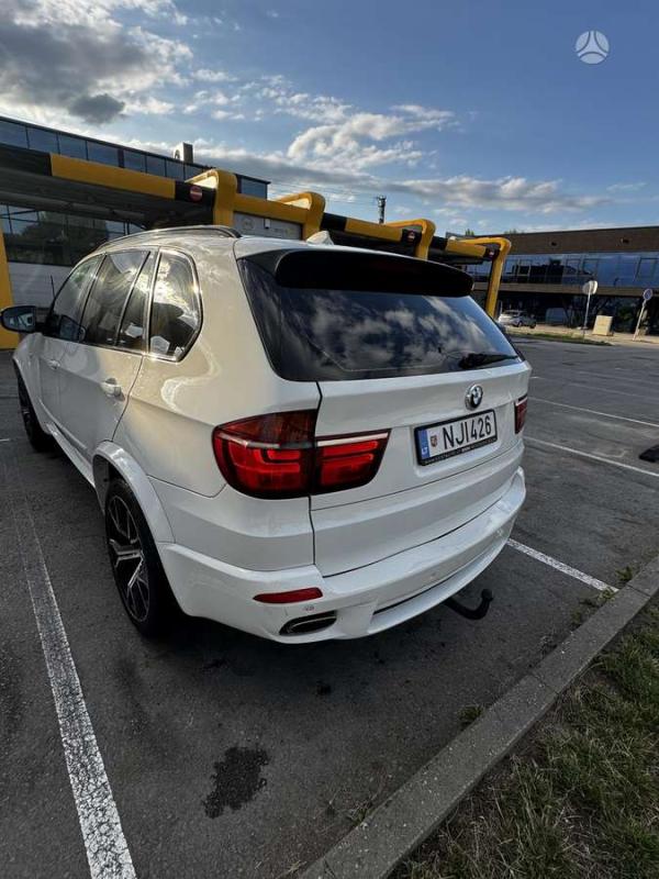 BMW X5 2011 in Kaunas on AUTOMOTO.COM.LV White BMW X5 2011 in Kaunas, with an engine capacity of 2.99 L and mileage of 289 thousand km for 10800 €, photo 7 on AUTOMOTO.COM.LV