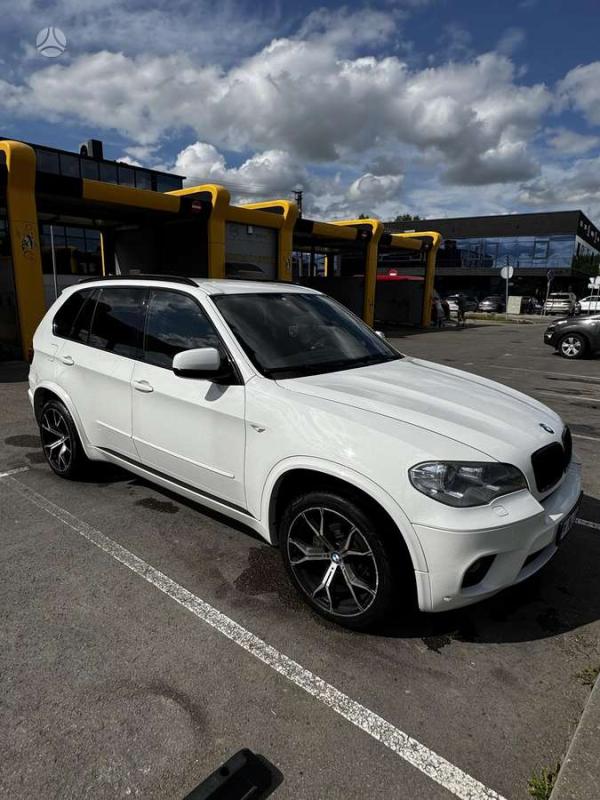 BMW X5 2011 in Kaunas on AUTOMOTO.COM.LV White BMW X5 2011 in Kaunas, with an engine capacity of 2.99 L and mileage of 289 thousand km for 10800 €, photo 9 on AUTOMOTO.COM.LV